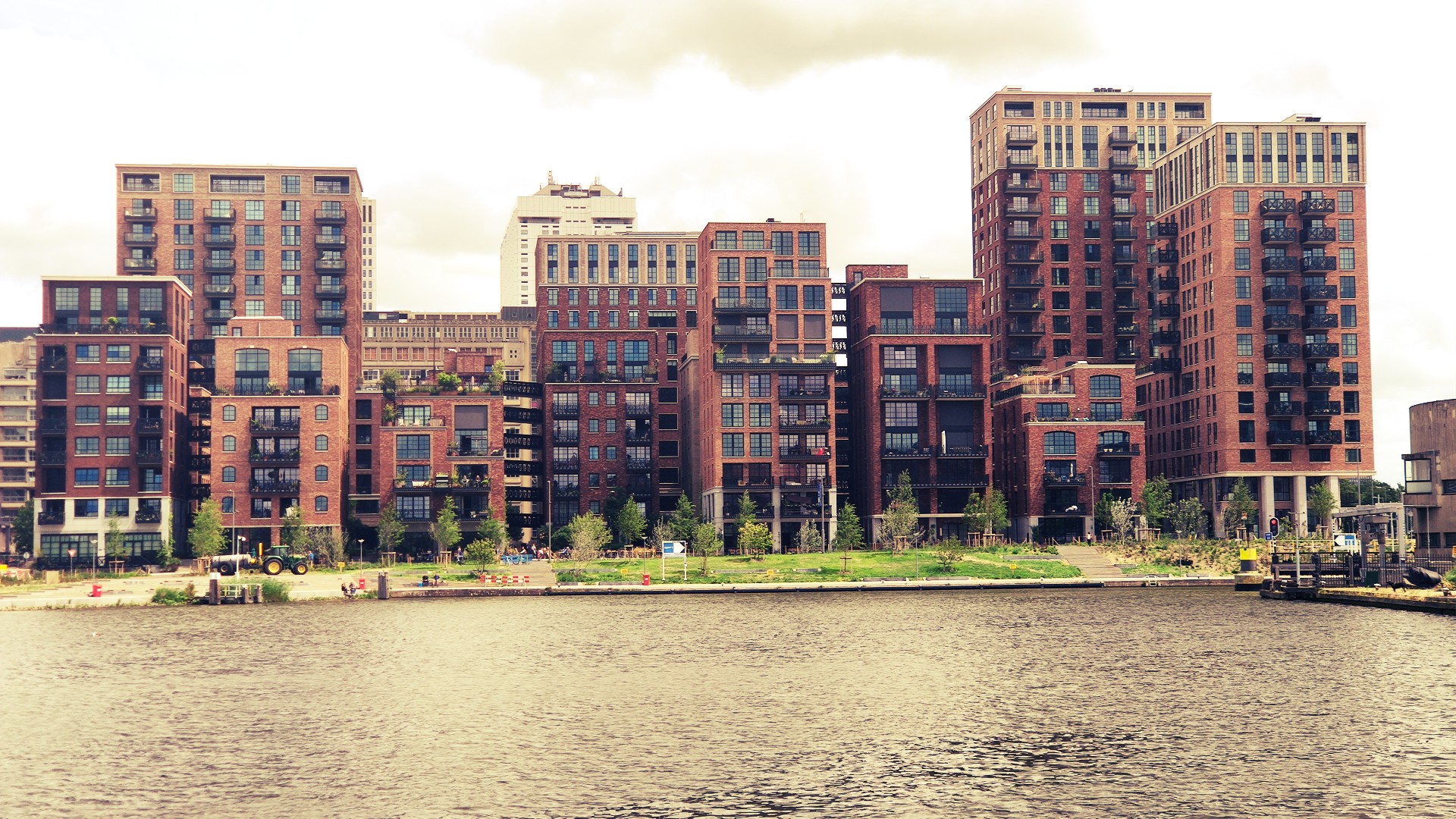 Little C, The Village in Rotterdam – Vera Wandelt