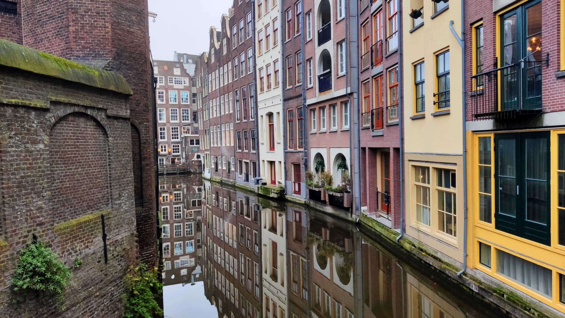 Wandelen over de Amsterdamse Wallen met een bezoek aan het Museum Ons ...